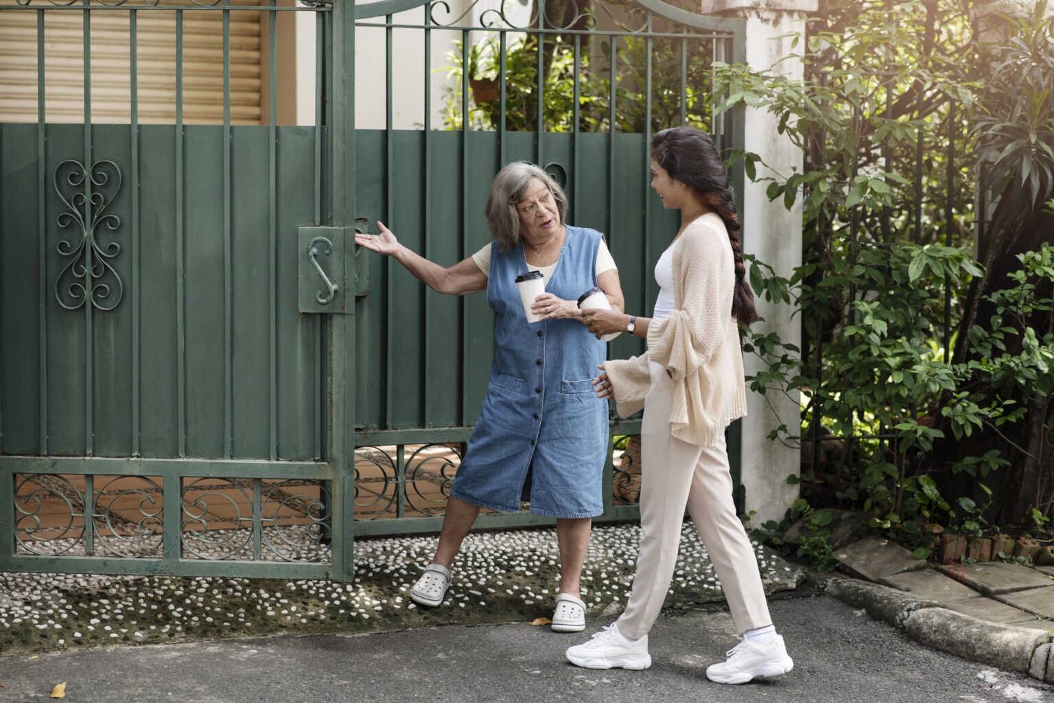 “เกษียณแต่ยังมีไฟ ทำงานอะไรดี” 10 อาชีพที่ผู้สูงอายุใช้หาเงินได้หลังเกษียณ - Proudlycare