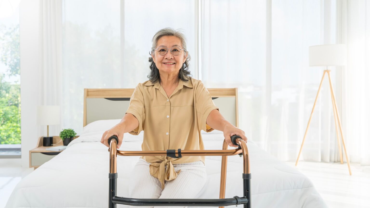 10 อุปกรณ์ช่วย Caregiver ดูแลผู้สูงอายุได้ง่ายขึ้น - Proudlycare