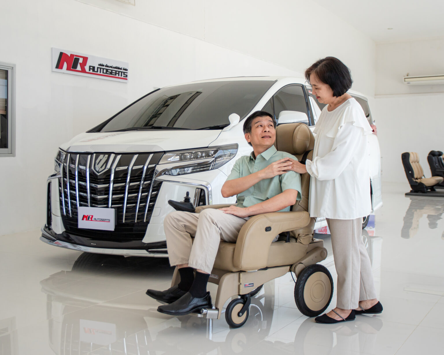 "เบาะวีลแชร์ขึ้น-ลงรถยนต์" นวัตกรรมเพื่อการดูแลผู้สูงอายุอย่างมีคุณภาพ - Proudlycare